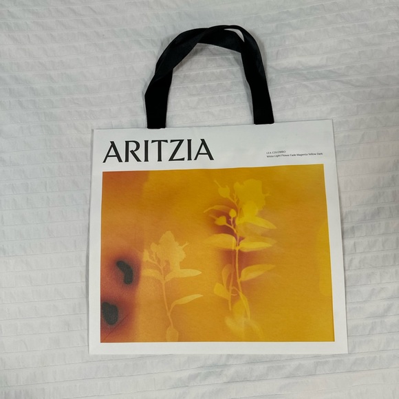 Aritzia | Bags | Aritzia Medium Shopping Tote Bag | Poshmark